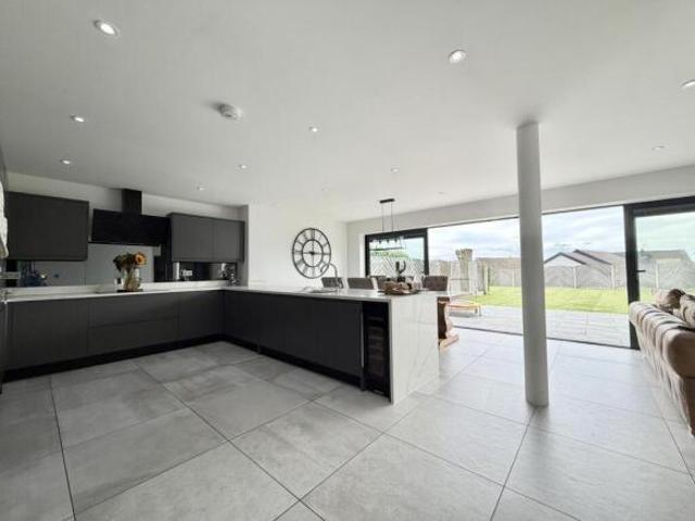 4 bedroom semi detached house for sale in Leeds Road, Barwick In Elmet, Leeds, LS15