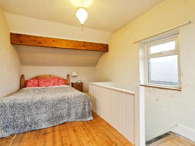 4 bedroom semi detached house for sale in Leylands Lane, Bradford, BD9
