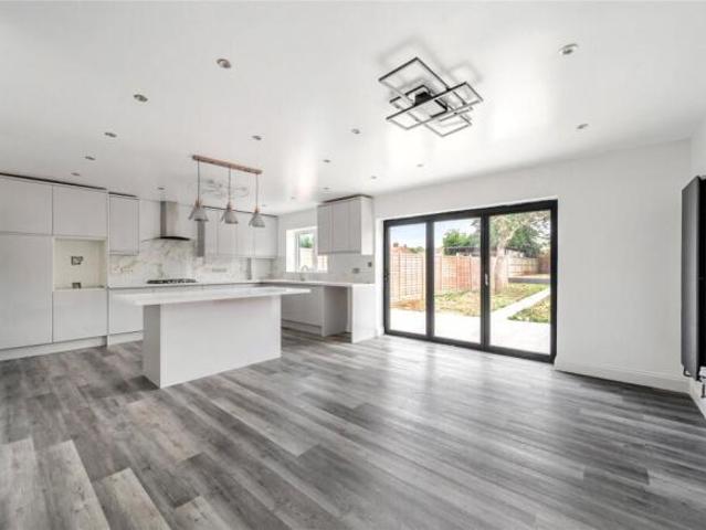 4 bedroom semi detached house for sale in Lime Tree Walk, West Wickham, BR4
