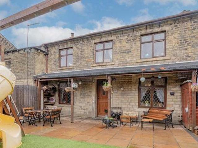 4 Bedroom Semi detached House For Sale In Linthwaite, Huddersfield