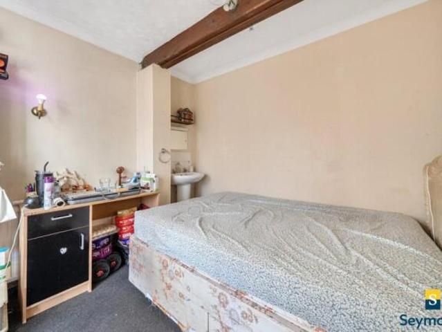 4 bedroom semi detached house for sale in Lincoln Road, Guildford, Surrey, GU2