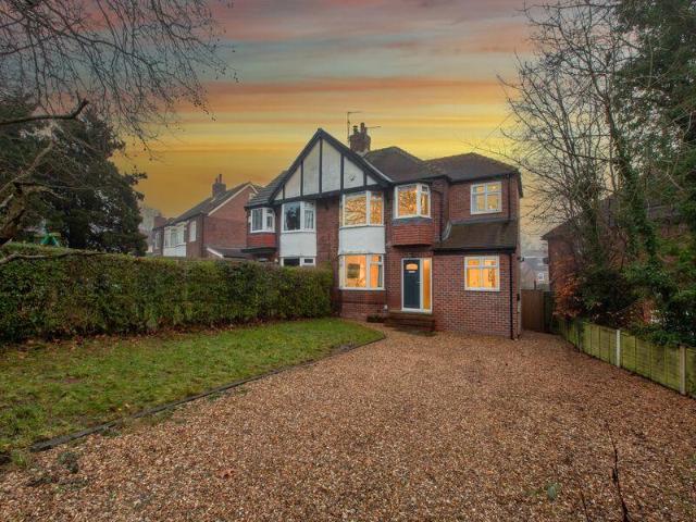 4 bedroom semi detached house for sale in Lidgett Park Avenue, Roundhay, LS8