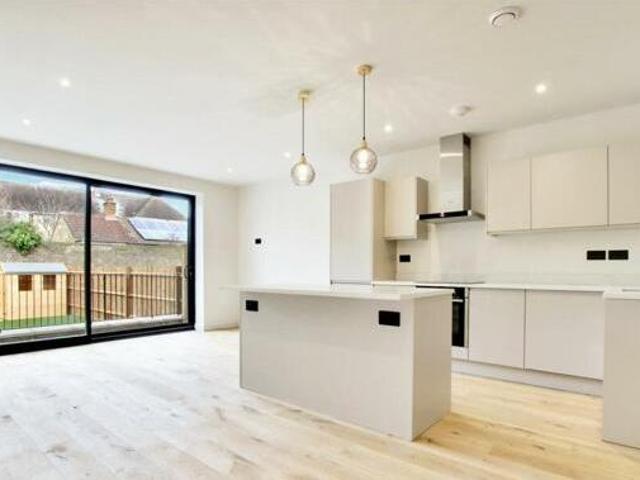 4 Bedroom Semi detached House For Sale In Little Park Gardens