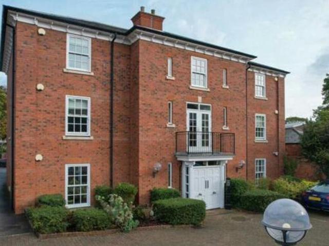 4 Bedroom Semi detached House For Sale In London