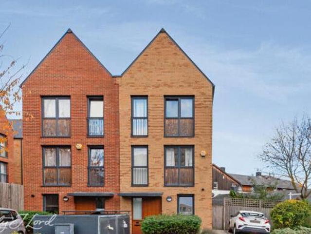 4 Bedroom Semi detached House For Sale In London