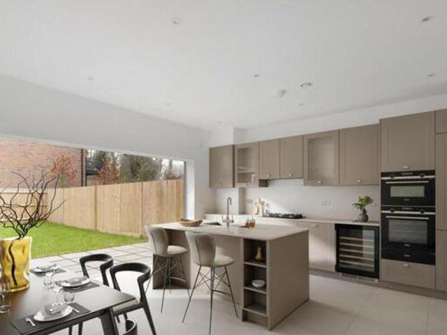 4 Bedroom Semi detached House For Sale In London