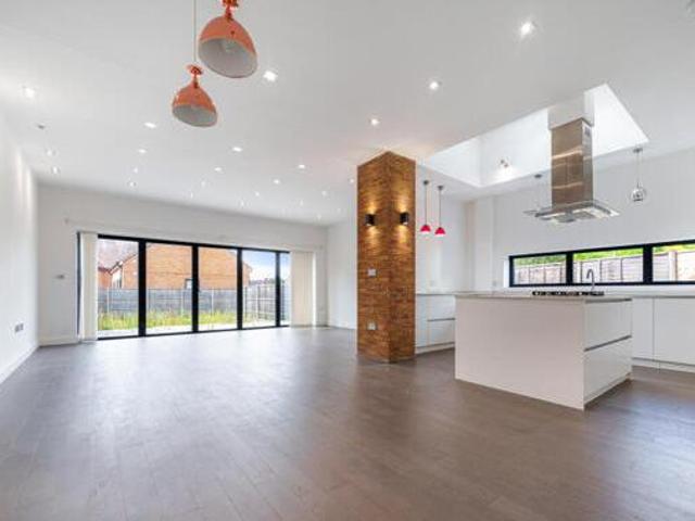 4 Bedroom Semi detached House For Sale In London