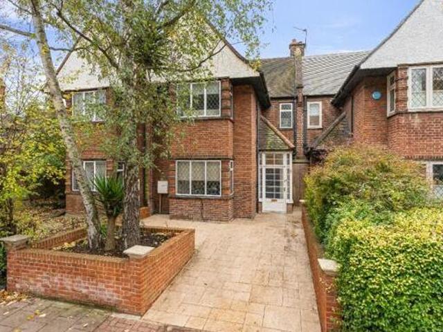 4 Bedroom Semi detached House For Sale In London