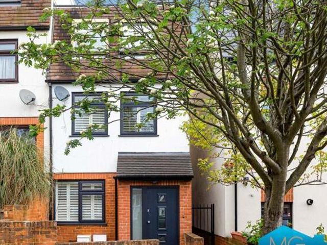 4 Bedroom Semi detached House For Sale In London