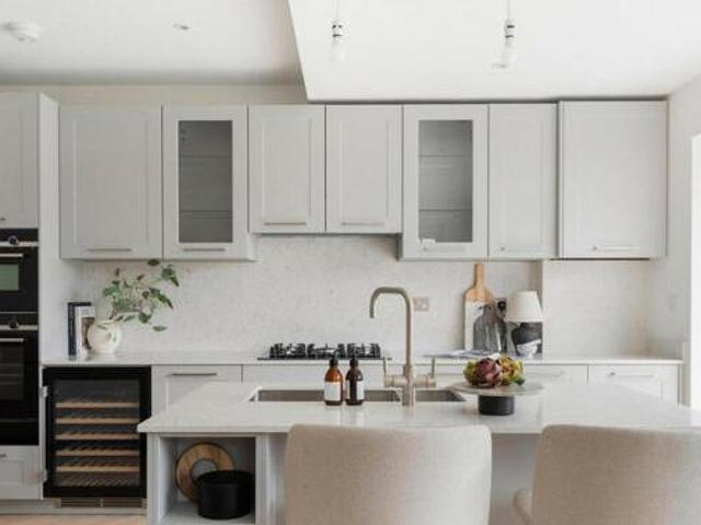 4 Bedroom Semi detached House For Sale In London