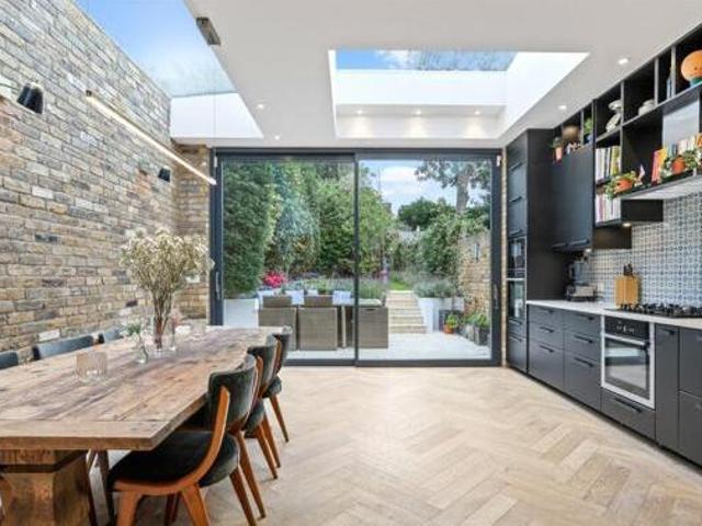 4 Bedroom Semi detached House For Sale In London