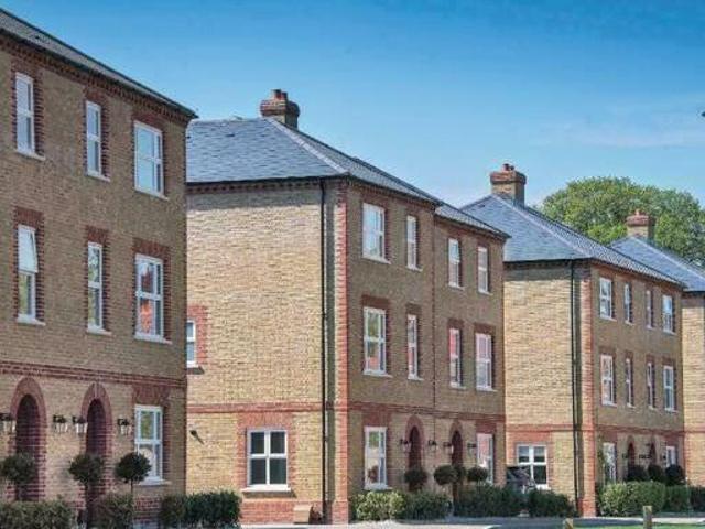 4 Bedroom Semi detached House For Sale In London