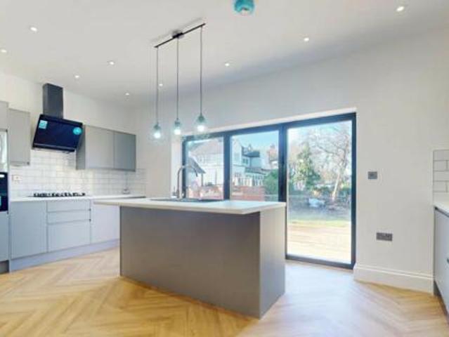 4 Bedroom Semi detached House For Sale In London