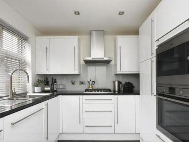 4 Bedroom Semi detached House For Sale In London