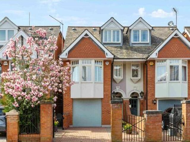 4 Bedroom Semi detached House For Sale In London
