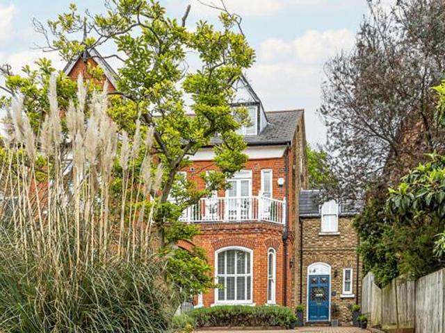 4 Bedroom Semi detached House For Sale In London