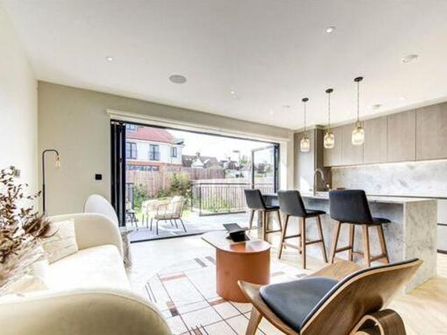 4 Bedroom Semi detached House For Sale In London