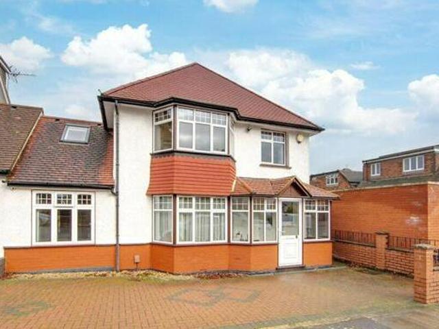4 Bedroom Semi detached House For Sale In London