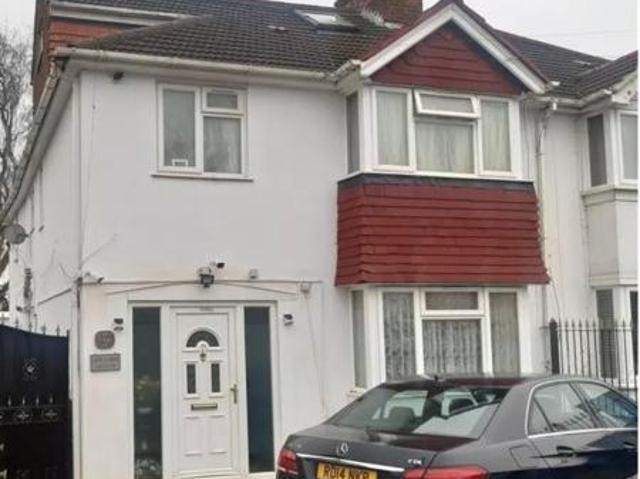 4 Bedroom Semi detached House For Sale In London