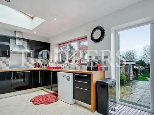 4 Bedroom Semi detached House For Sale In London