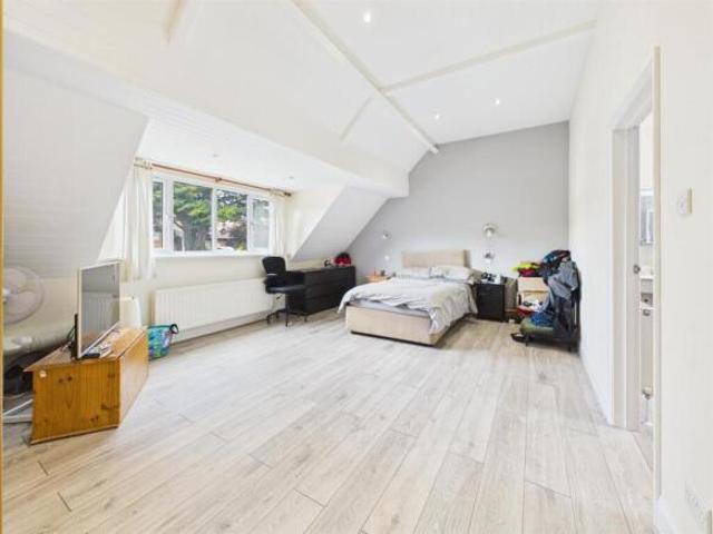 4 bedroom semi detached house for sale in Long Lane, Tilehurst, Reading, RG31