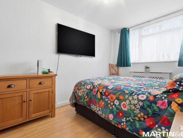 4 bedroom semi detached house for sale in Longacre, Chelmsford, CM1