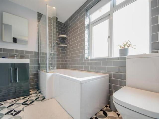 4 bedroom semi detached house for sale in Lonsdale Road, Leamington Spa, CV32
