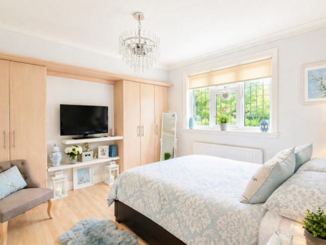 4 bedroom semi detached house for sale in Ludlow Avenue, Bedfordshire, Luton, LU1