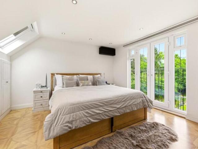 4 bedroom semi detached house for sale in Ludlow Avenue, Luton, LU1