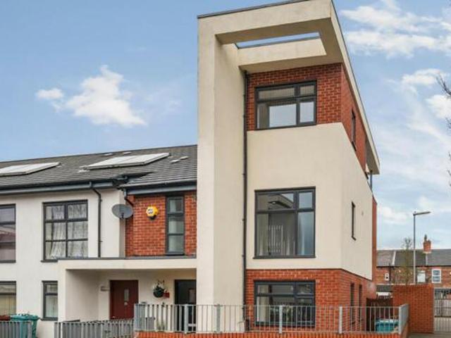 4 Bedroom Semi detached House For Sale In Manchester
