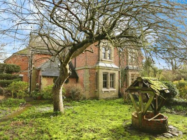 4 bedroom semi detached house for sale in Mansbridge Road, Southampton, Hampshire, SO18