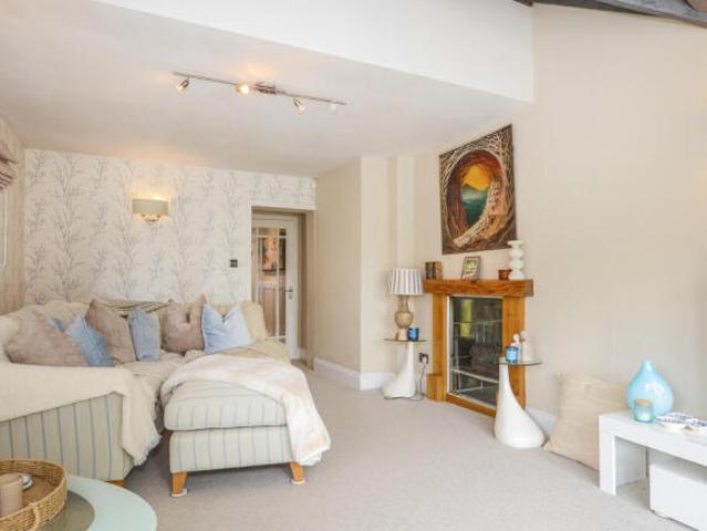 4 bedroom semi detached house for sale in Markyate Road, Luton, LU1