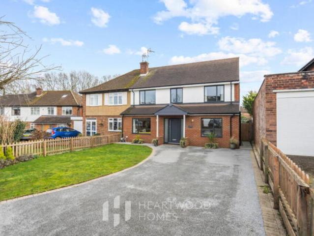 4 bedroom semi detached house for sale in Meadow Close, St Albans, AL4 9TG, AL4
