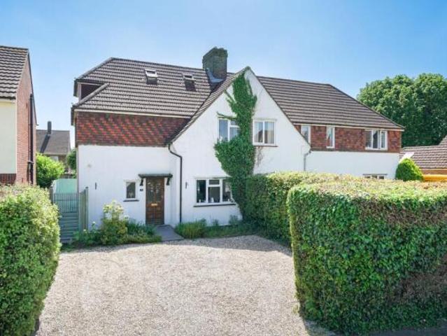 4 bedroom semi detached house for sale in Meadow Way, Caddington, LU1