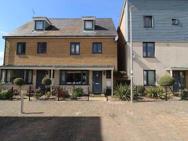 4 bedroom semi detached house for sale in Merino Green, Oakridge Park, Milton Keynes, MK14 6FL, MK14