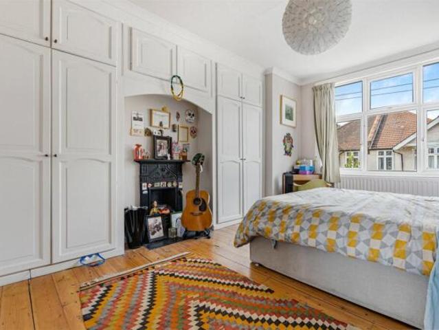 4 bedroom semi detached house for sale in Mildred Avenue, Watford, WD18