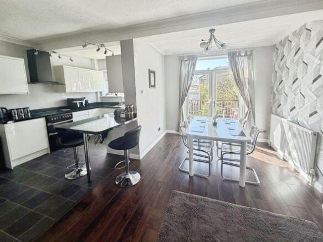 4 bedroom semi detached house for sale in Mill Hill Road, East Denton, NE5