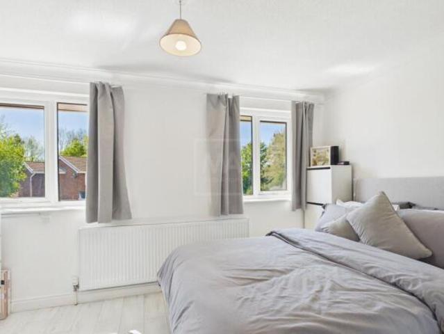 4 bedroom semi detached house for sale in Morton Close, Old Hall, WA5