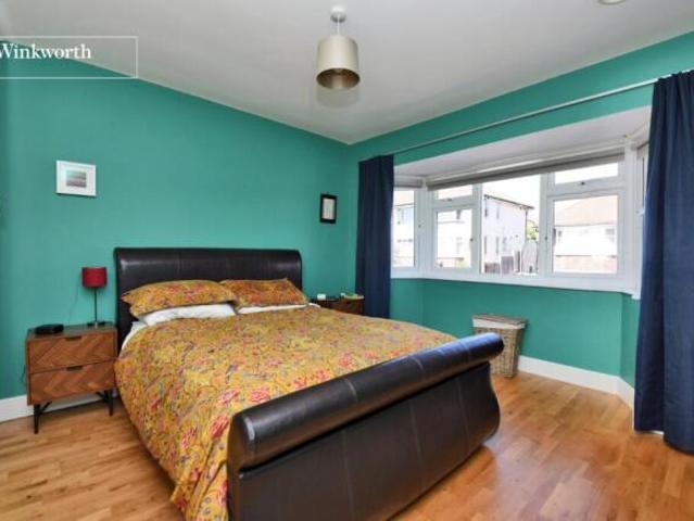 4 bedroom semi detached house for sale in Moreton Road, Worcester Park, KT4