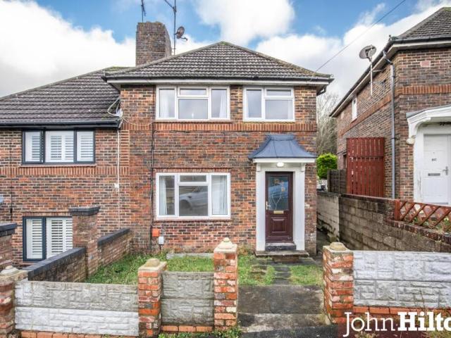 4 bedroom semi detached house for sale in Moulsecoomb Way, Brighton, BN2