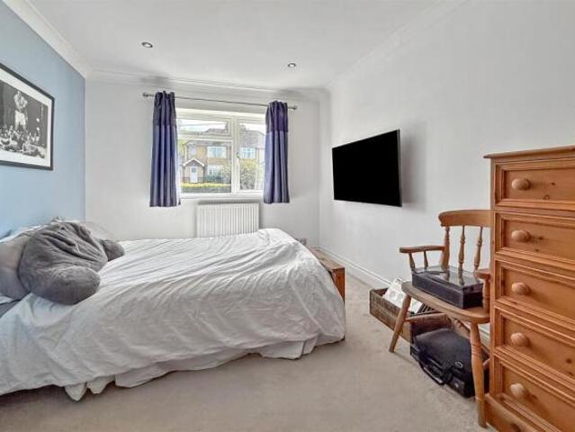 4 bedroom semi detached house for sale in Mount Drive, Park Street, St. Albans, AL2