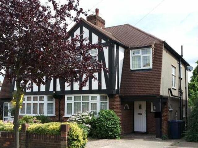 4 Bedroom Semi detached House For Sale In New Barnet, Barnet