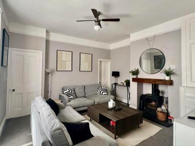 4 bedroom semi detached house for sale in Newark Road, North Hykeham, Lincoln, LN6