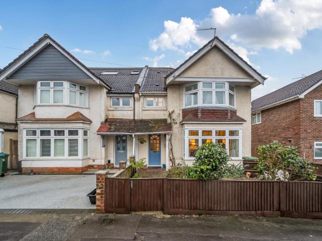 4 bedroom semi detached house for sale in Newlands Avenue, Shirley, Southampton, Hampshire, SO15