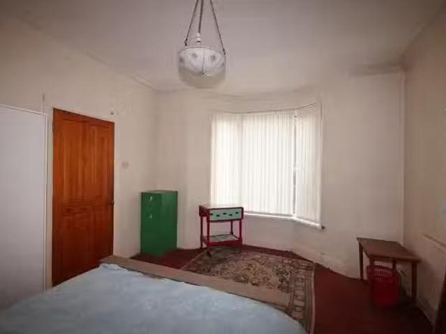 4 Bedroom Semi Detached House For Sale In Newport Road, Cardif.
