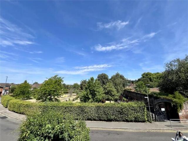 4 bedroom semi detached house for sale in Nightingale Road, Guildford, Surrey, GU1