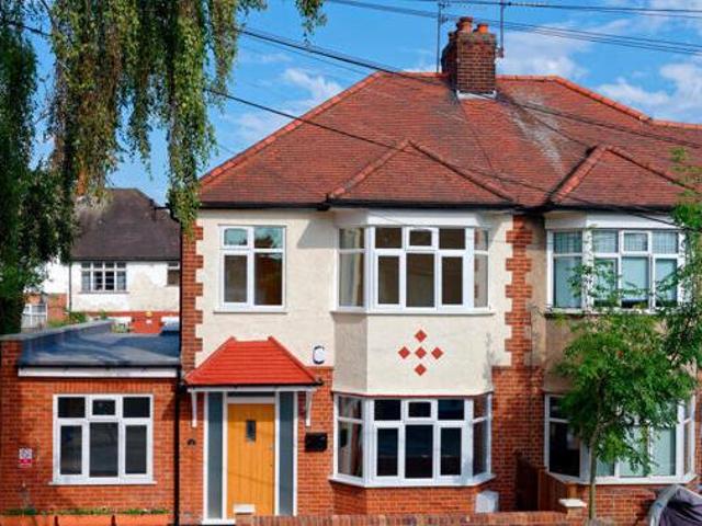 4 Bedroom Semi detached House For Sale In North Finchley, London