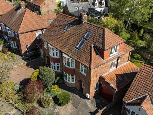 4 bedroom semi detached house for sale in Oakland Avenue, York, YO31