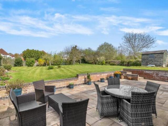 4 bedroom semi detached house for sale in Oakridge Road, Leamington Spa, CV32