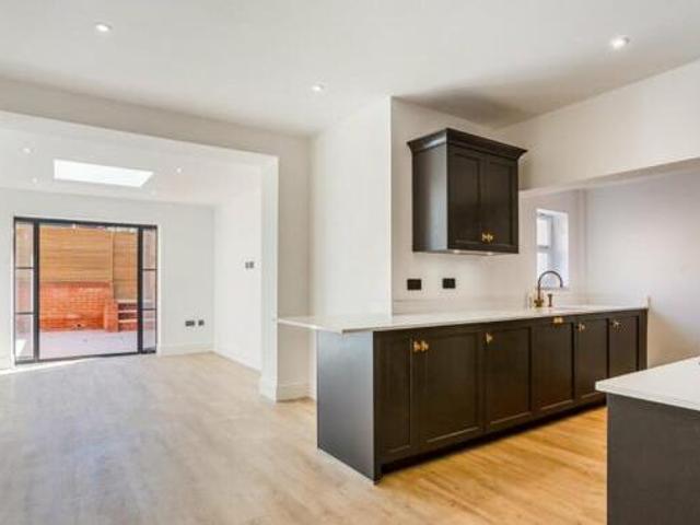 4 Bedroom Semi detached House For Sale In Odiham, Hook